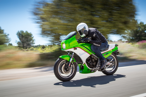 lamotoclassic.com | Kawasaki KR250 : En tandem avec Kork
