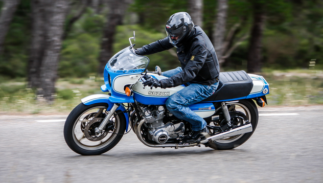 lamotoclassic.com | Suzuki GS 1000 S : le bikini de Wes Cooley
