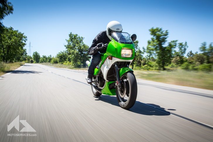 lamotoclassic.com | Kawasaki KR250 : En tandem avec Kork